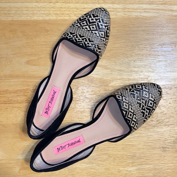 Betsey Johnson | Shoes | Betsey Johnson Cocoh Raffia Leather Flats ...